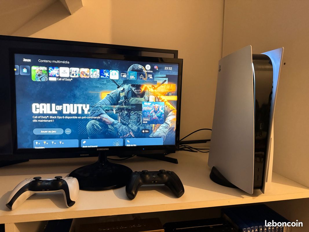 Lot PS5 + Écran + 2 manettes + jeux - Consoles