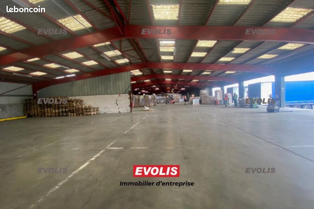 Local d'activité 2 965 m² - Bureaux & Commerces