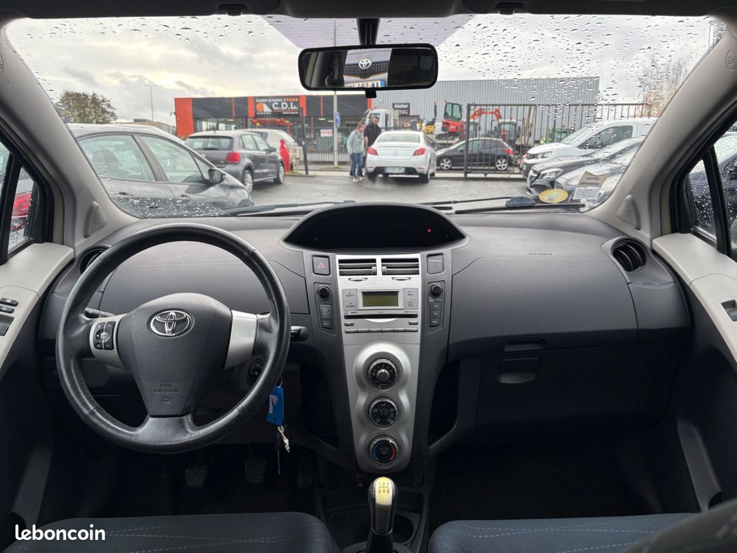 Toyota Yaris II 1.0VVTI 68CH PACK LUNA - Voitures