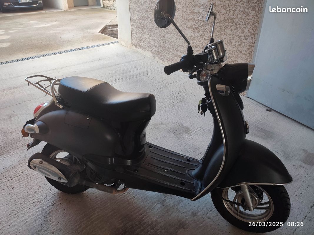 Scooter 50cc Benzhou 4T – 3580 km – à réparer – carte grise OK - Motos