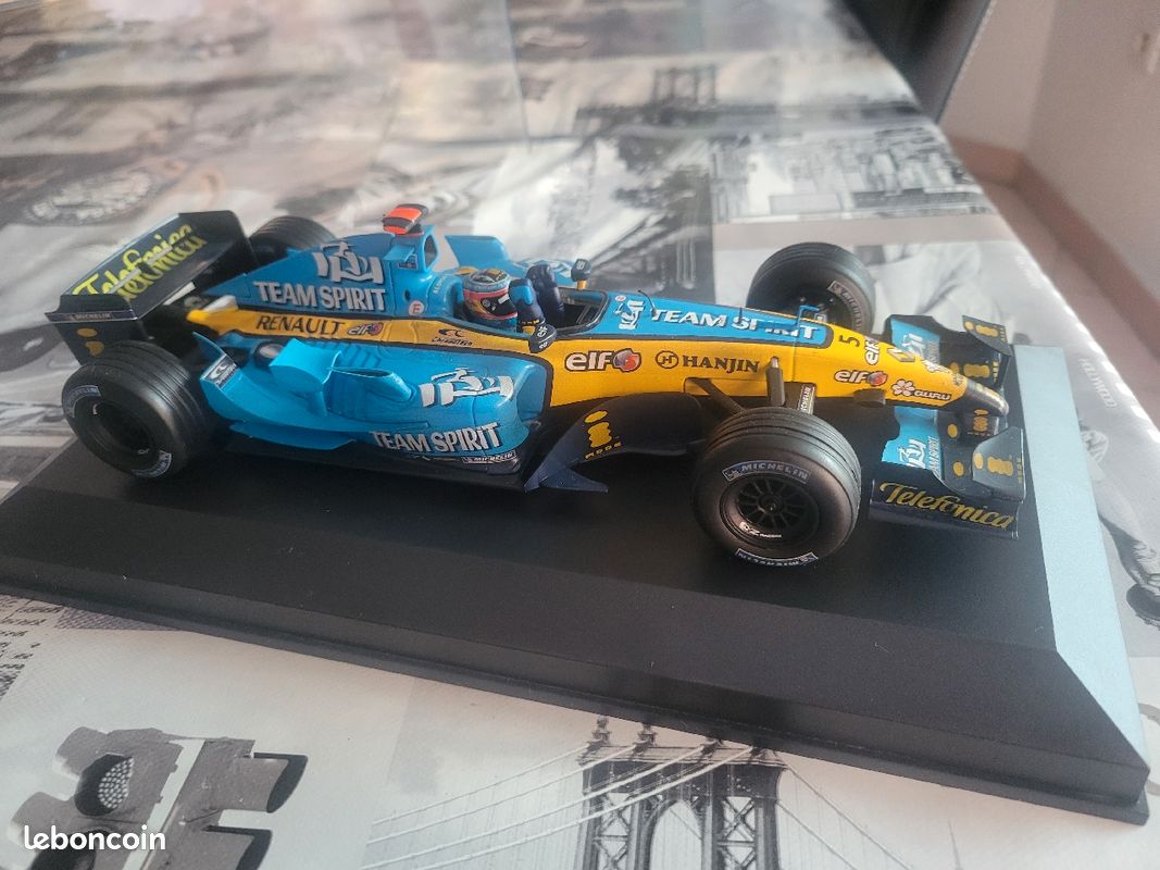 1/18 Fernando Alonso - Winner F1 championship 2005 - Collection