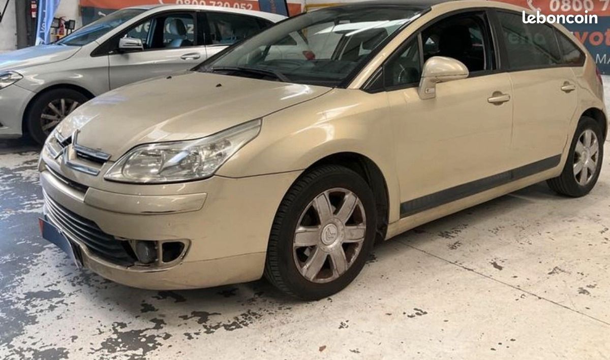 Citroën C4 1.6i Essence - Voitures