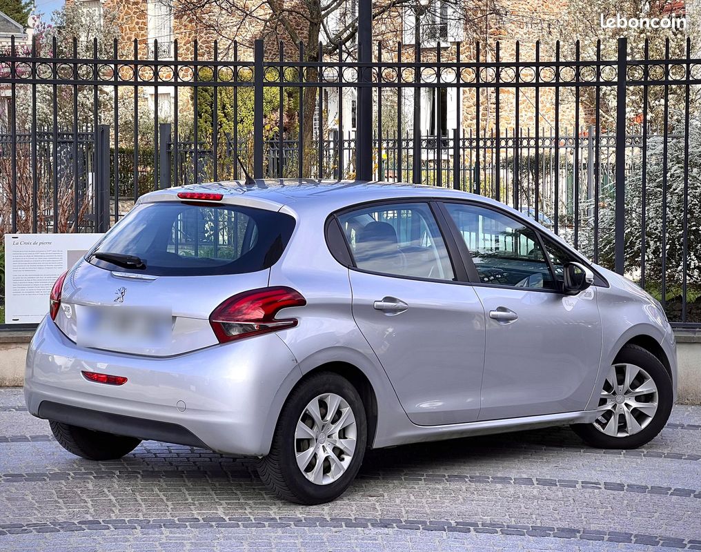 Peugeot 208 Phase II 1.2 VTI PureTech 68CH LIKE 4CV 2017 - Voitures