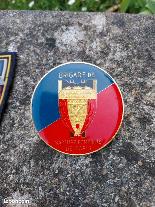 2 insignes sapeur pompier de Paris - Collection