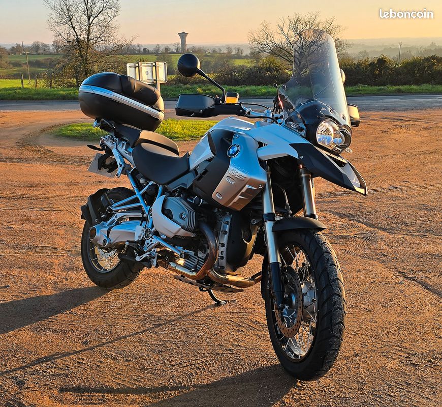 Vends BMW R1200GS 09 Ed Spec Blanc Alpin en superbe état - Motos