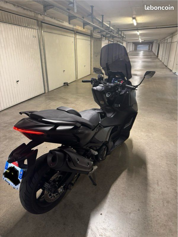 Tmax techmax 2024 dark magma - Motos