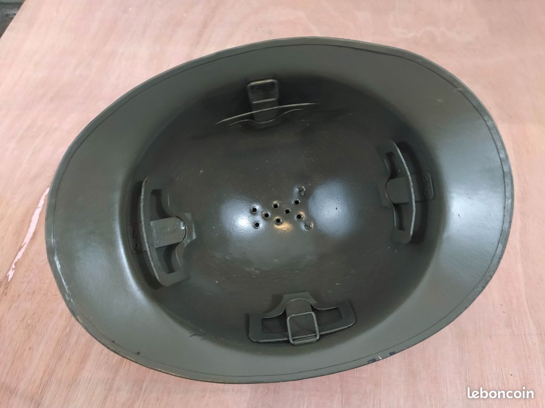 Casque militaire Adrian avec insigne Zouaves libération 1944 - Collection