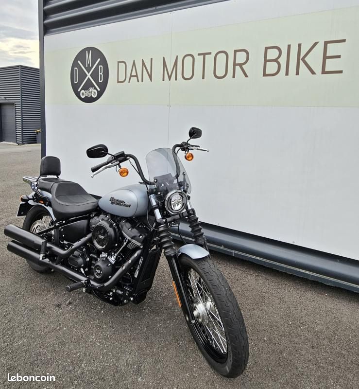 Harley Davidson STREET BOB 1745 - Motos