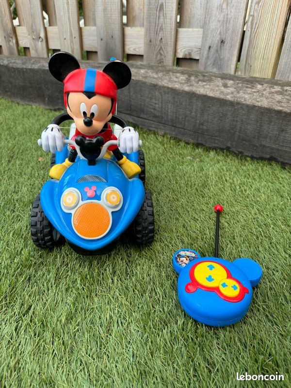 Disney Mickey Mouse avec son quad radio commandé - Jeux & Jouets