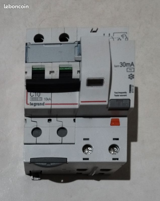 Disjoncteur différentiel bipolaire C10 - 30mA type AC Legrand Réf ...