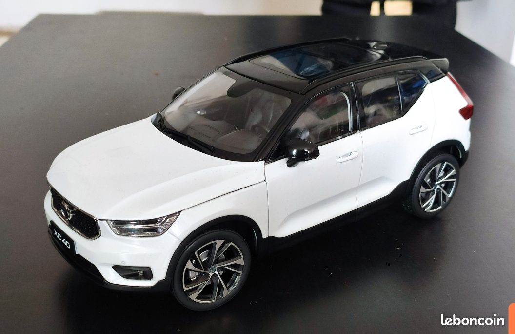 Volvo XC40 suv paudi model 1/18 - Modélisme