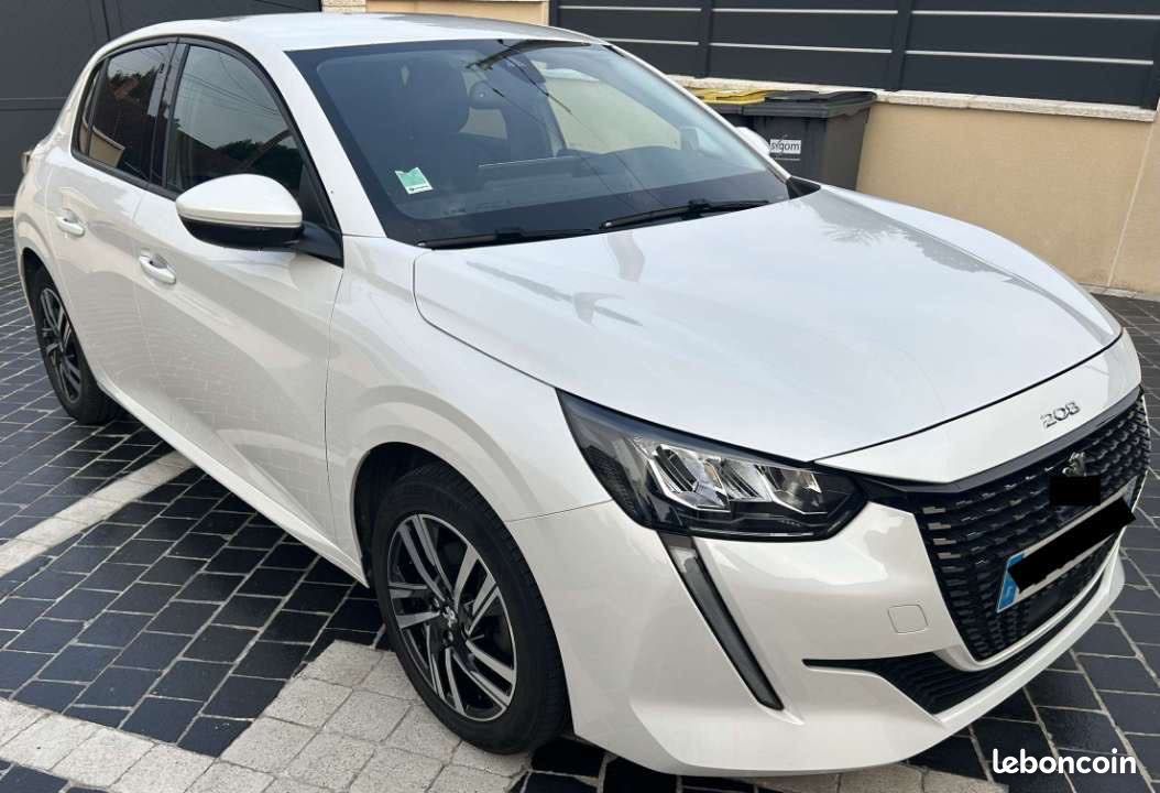 Peugeot 208 S&S Allure Business - Voitures