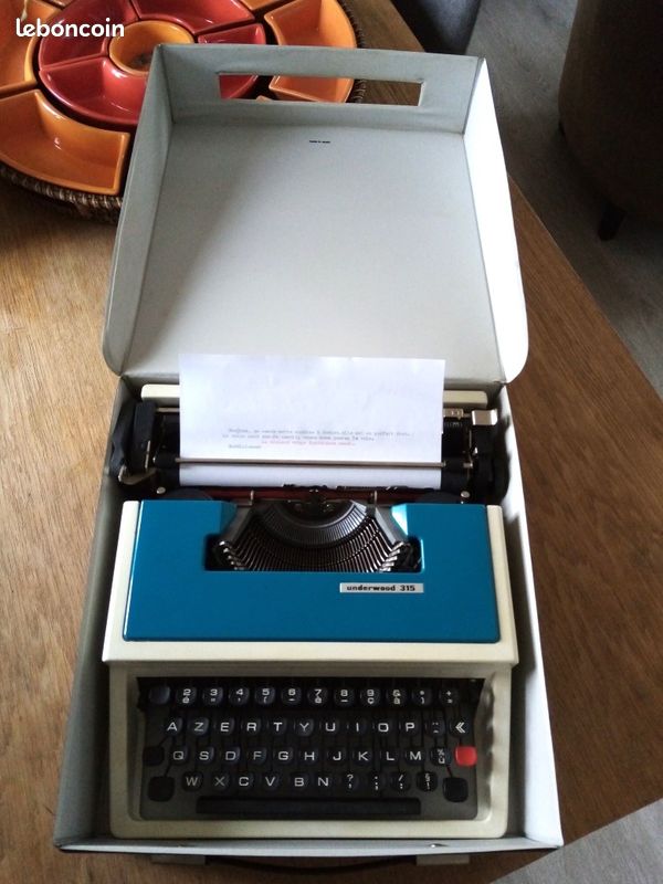 Ancienne machine à écrire portative "Underwood 315" - Collection