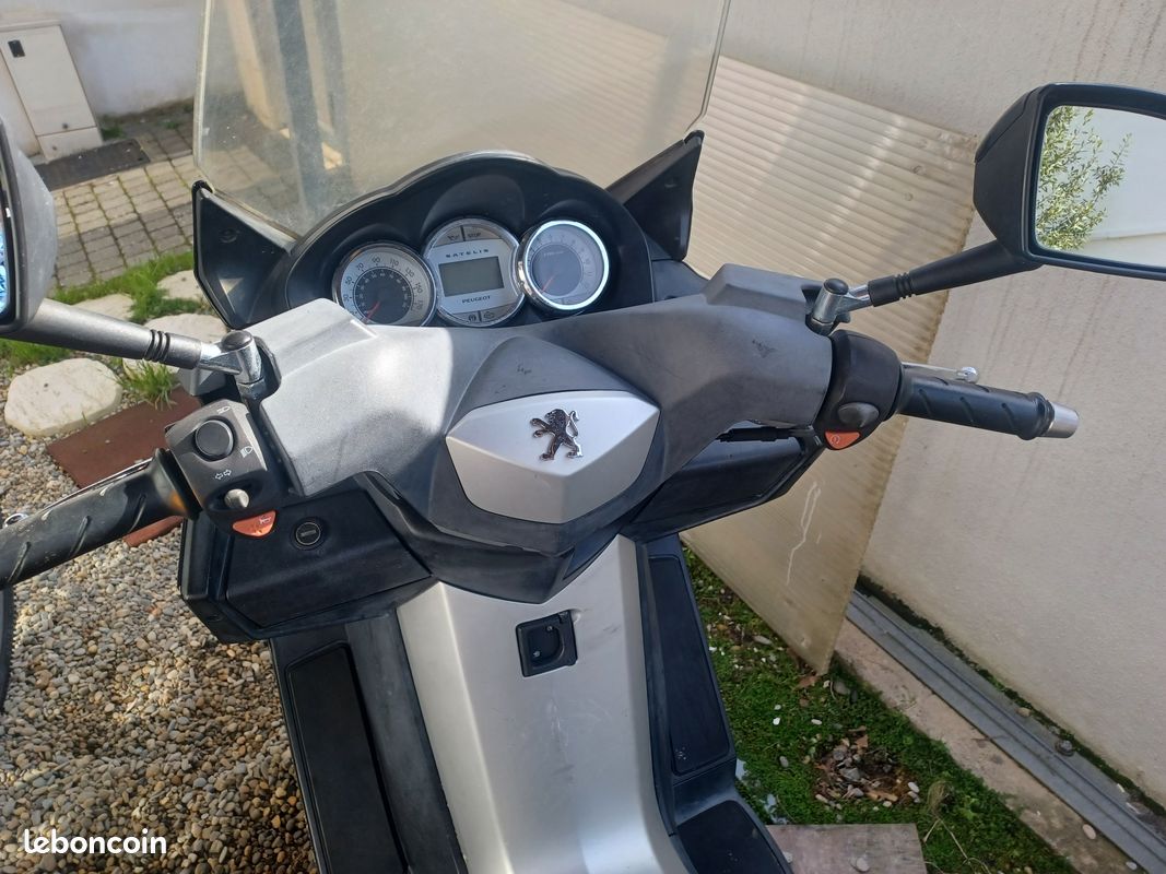 Scooter 125 cc Satellis Peugeot - Motos