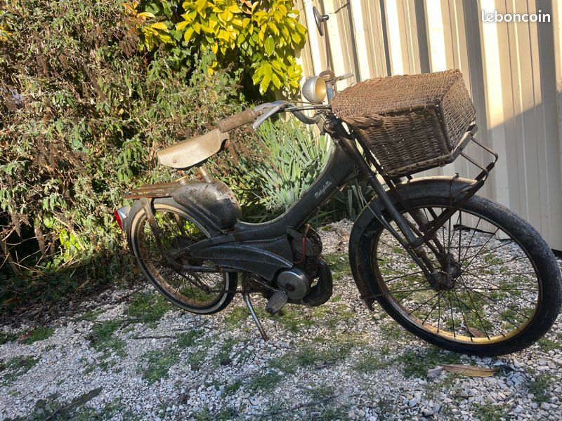 Mobylette motobecane av44 porteur - Motos