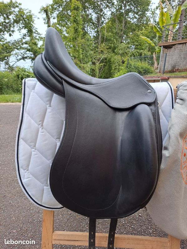 Selle dressage Childeric DSC 17" - Sport & Plein air