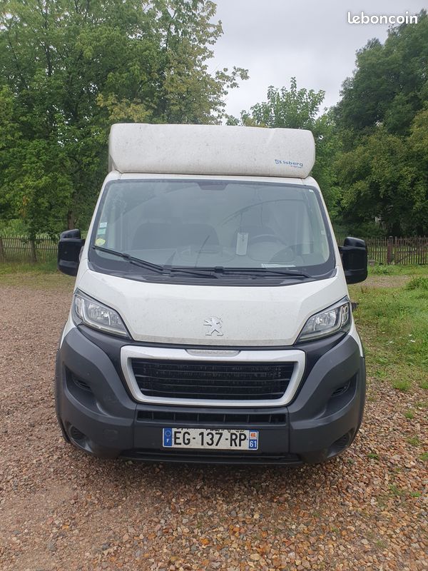 Camion isotherme 15m3 - Utilitaires