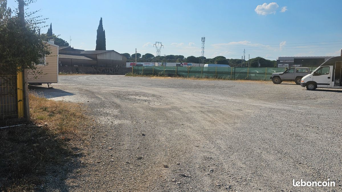 Terrain de stockage de 2000 m2 bernis - Locations
