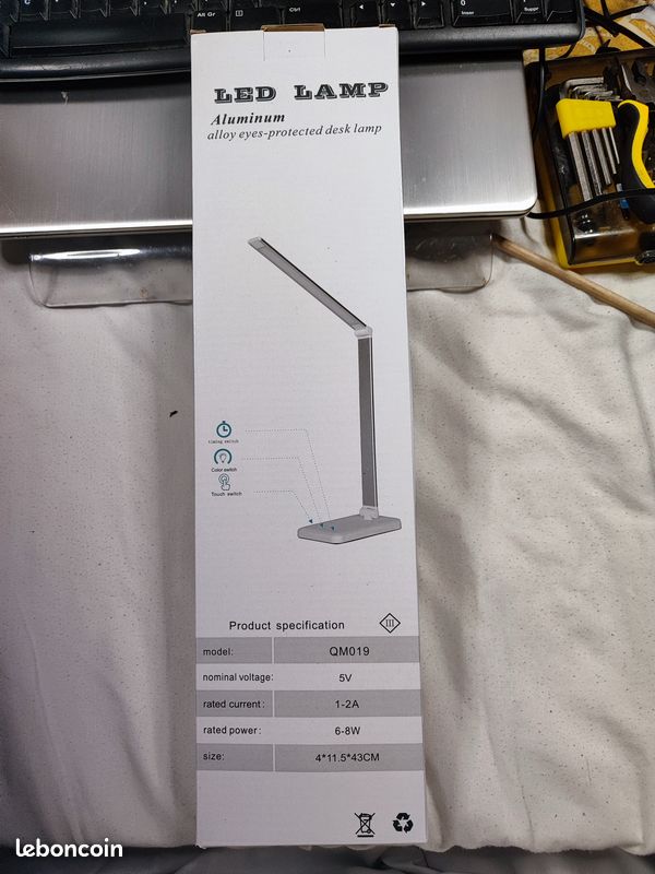 Lampe de bureau (ou chevet) Tactile Intensité Variable avec chargeur ...