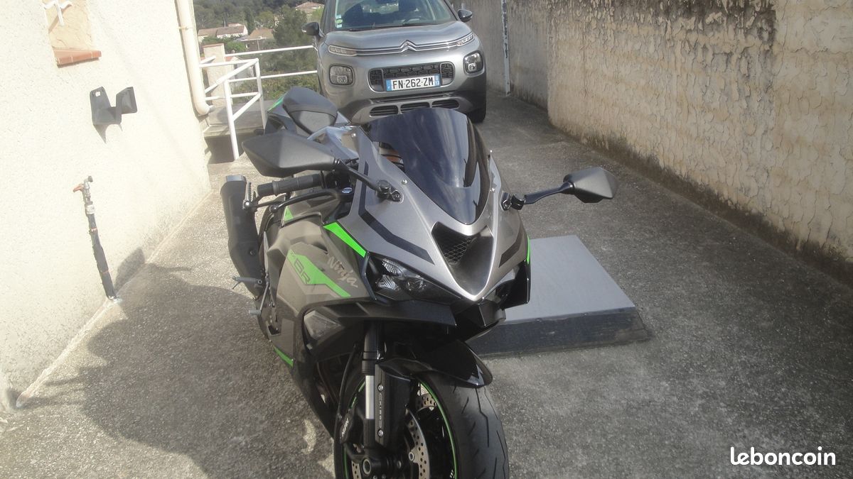 Kawasaki ZX6R - Motos