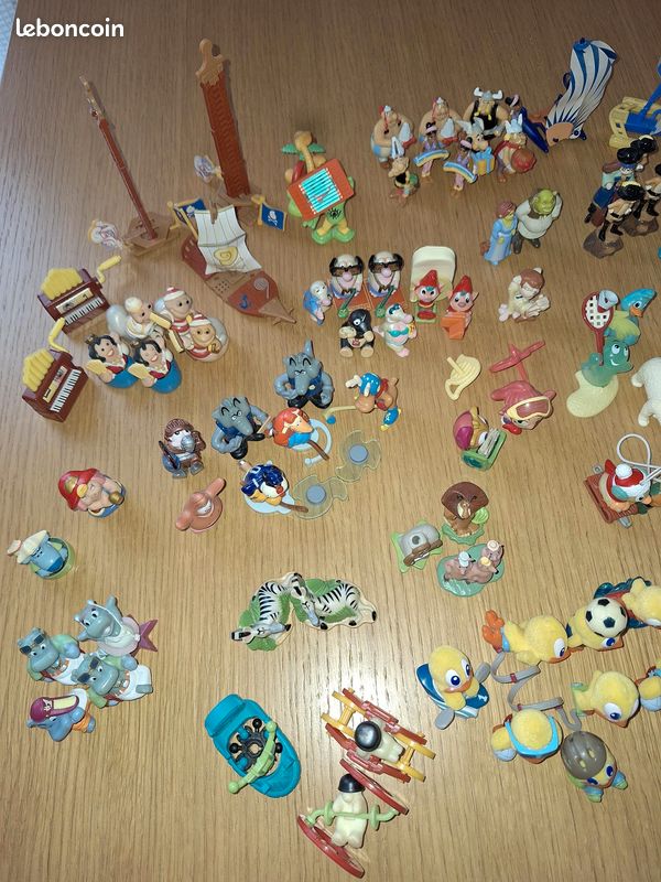 Lot + de 140 jouets Kinder surprise - Collection