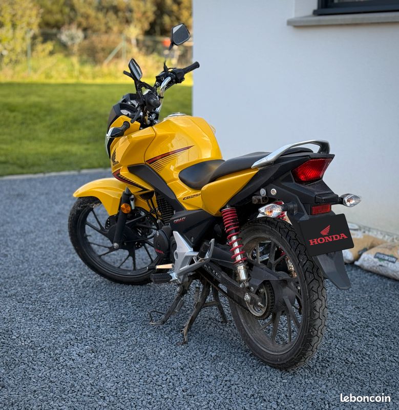 Moto Honda CB125F Jaune (exclu) - Motos