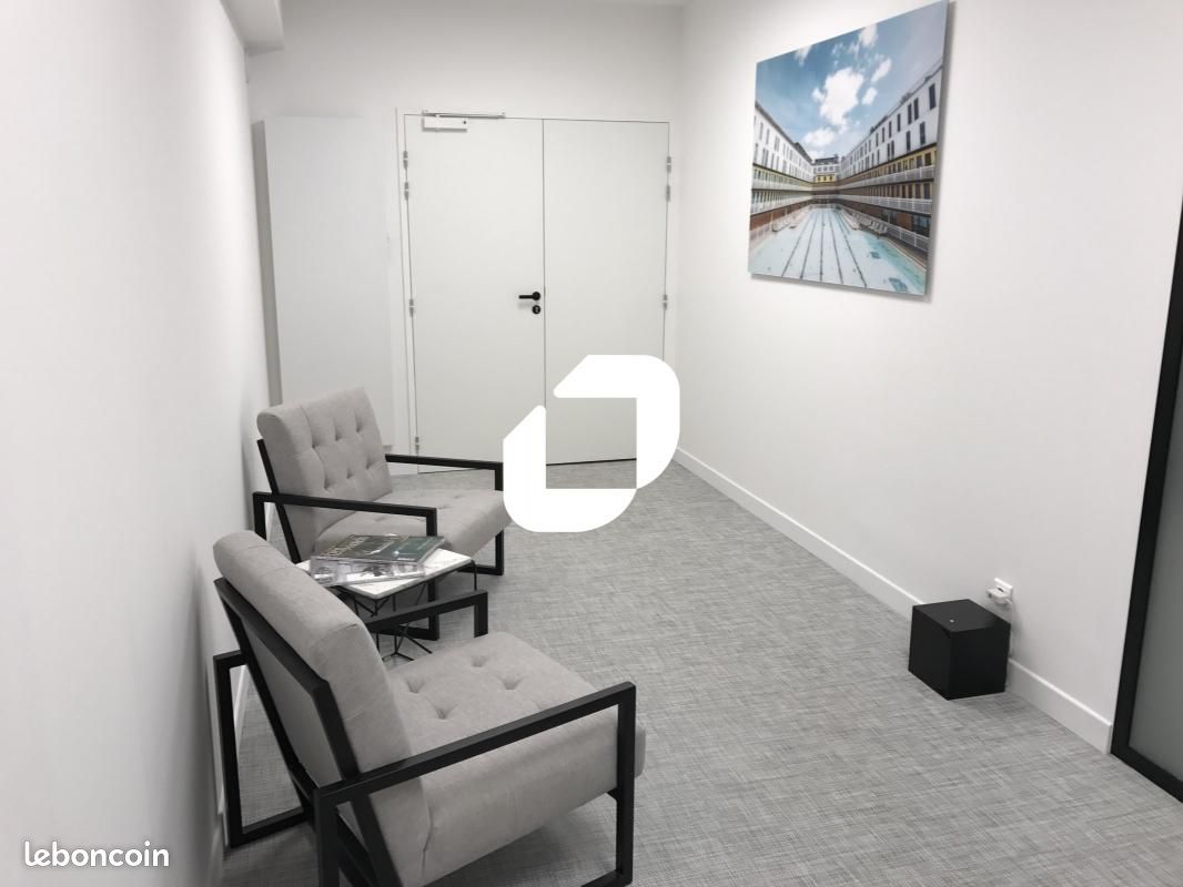 Local d'activité 983 m² - Bureaux & Commerces