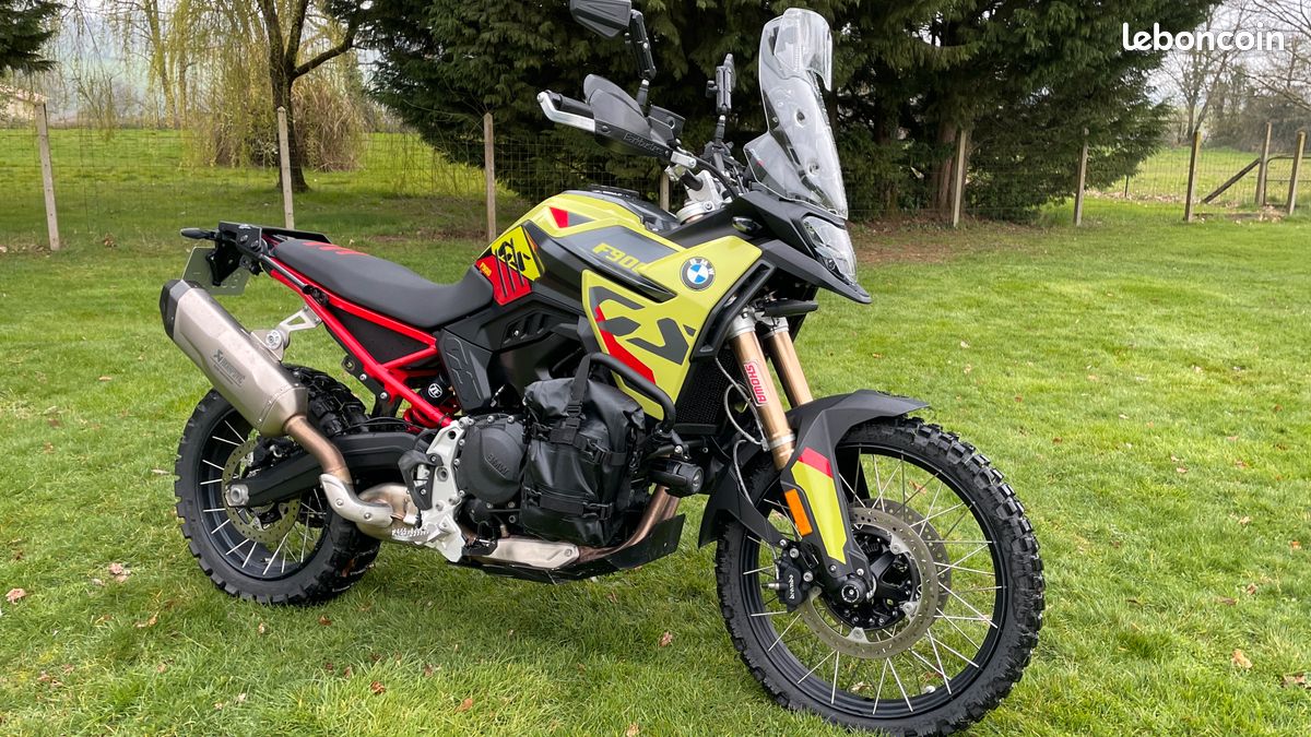BMW F900GS toute équipée full options et avec 3 ans d'entretien - Motos
