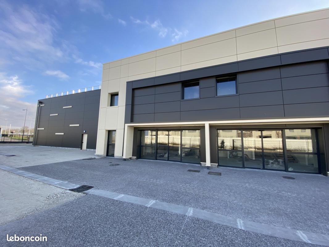 Local d'activité 1 196 m² - Bureaux & Commerces