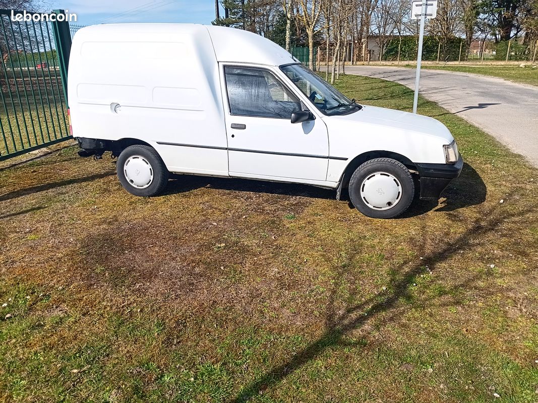 A vendre Peugeot 205 f - Voitures