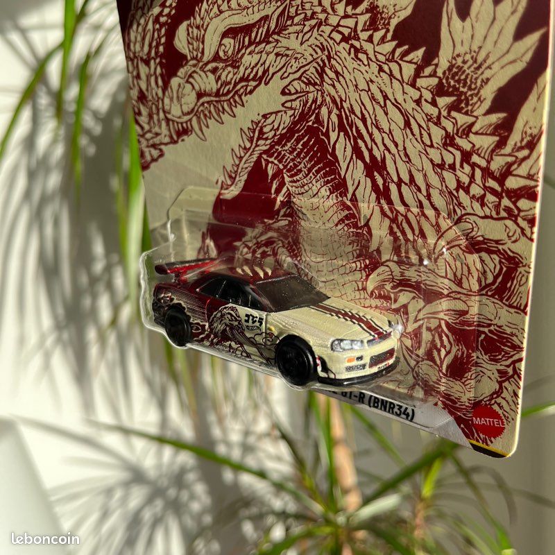 Hot Wheels Premium Nissan Skyline GTR R34 Godzilla - Collection