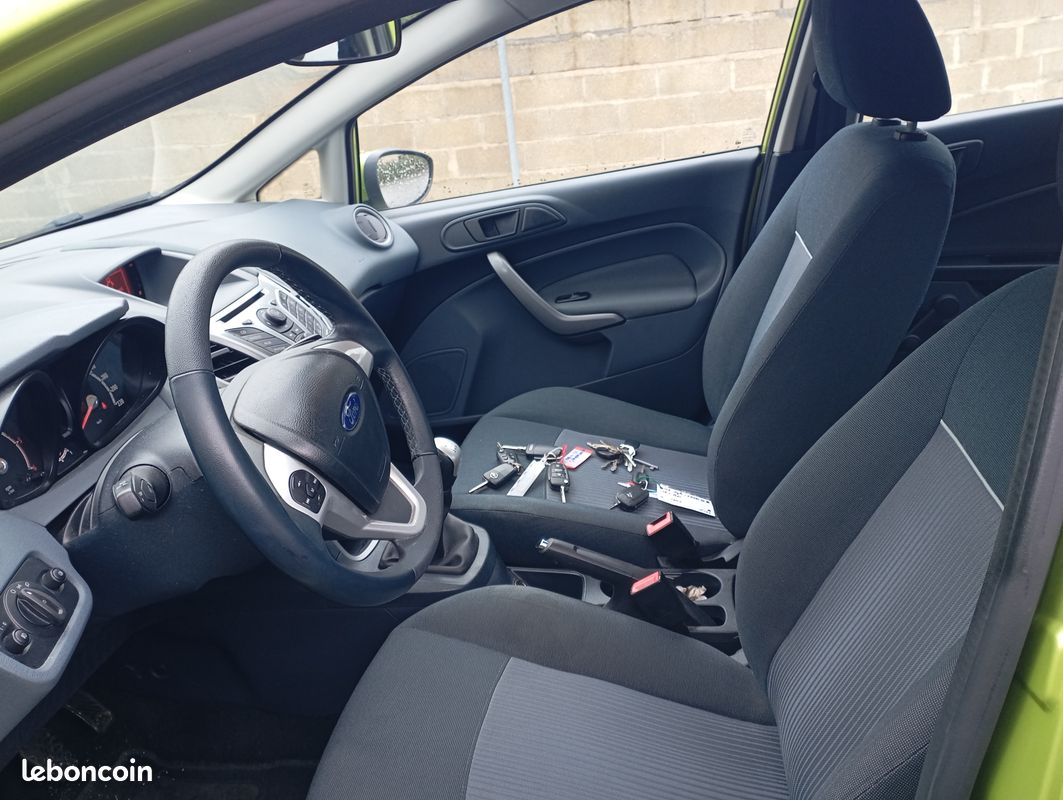 Ford fiesta 1600 tdci 95 cv an 2010 pack clim 123000 km - Voitures