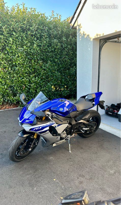 Yamaha R1 - Motos