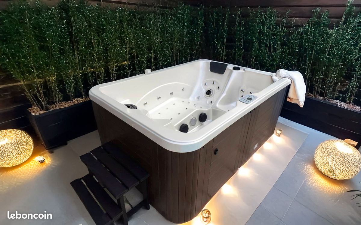 Spa compact Rio 3 places / 55 jets inox en déstockage Mont-Dol - Sport ...
