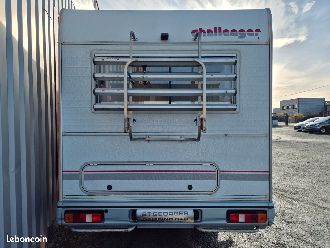 Capucine Ford 2.5 TD 100 ch Challenger 180 - Caravaning