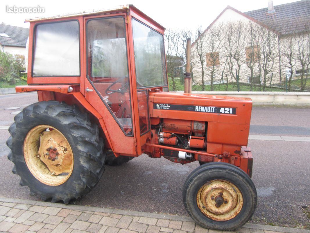 Tracteur agricole Renault 421 - Tracteurs