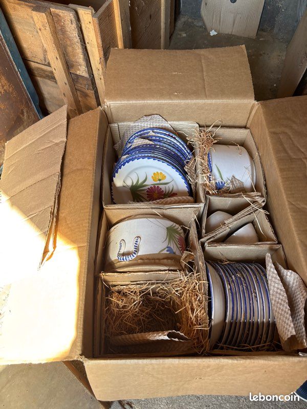 Service de table en faïence de Saint Clément - Arts de la table