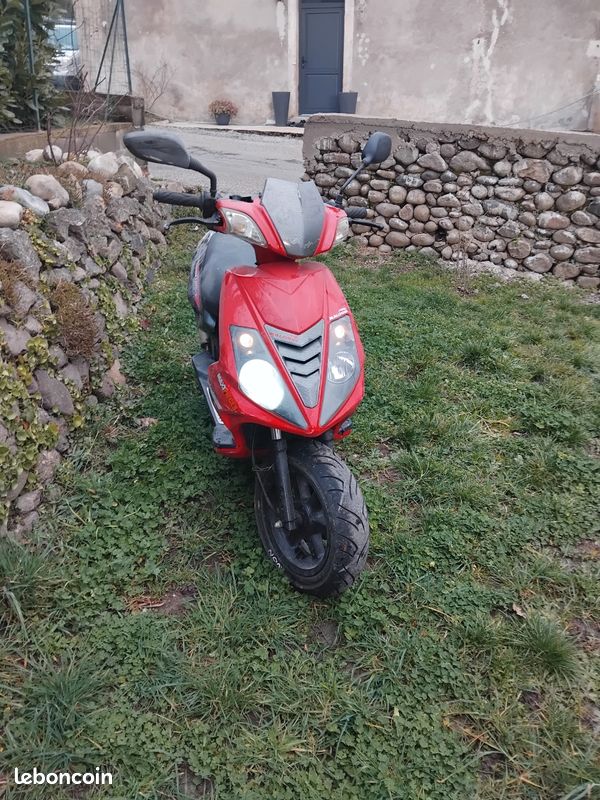 Vds scooteur keeway 50 2t - Motos