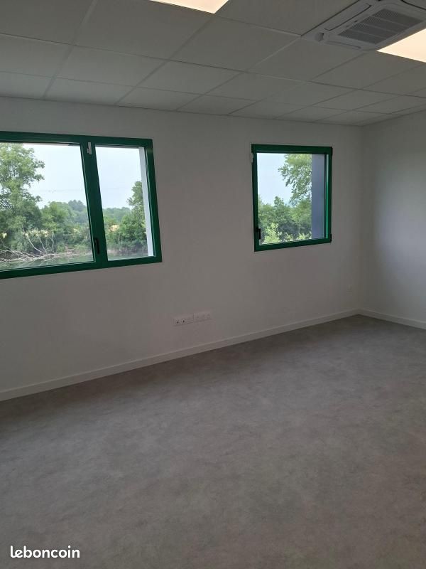 Local bureaux 46 m² - Bureaux & Commerces