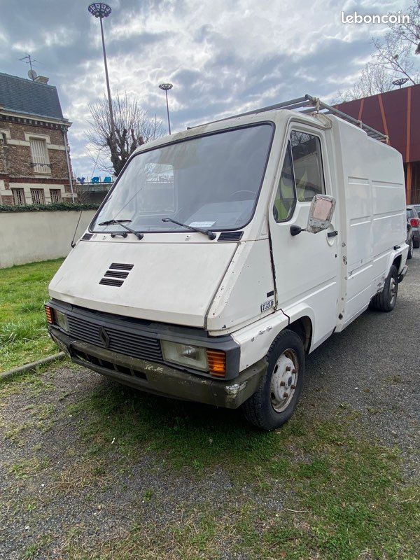 Fourgon renault master 1990 diesel - Utilitaires