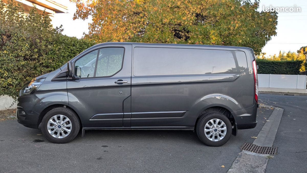 FORD TRANSIT CUSTOM LIMITED - Garantie > 03/2028 - Utilitaires