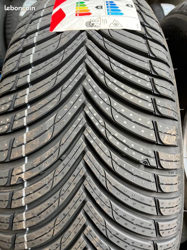 2 pneus neufs Kléber quadraxer suv 215/60/17 96h - Équipement auto