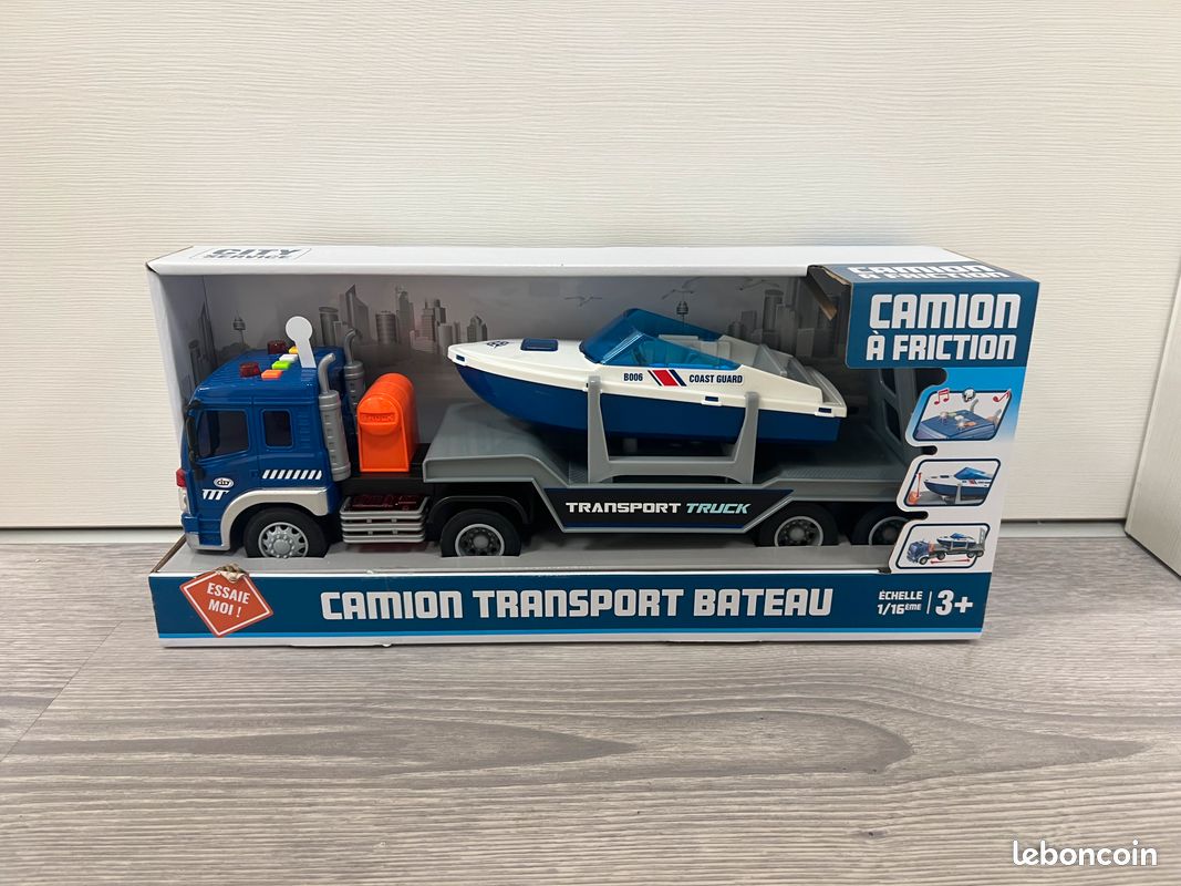 Camion transportant bateau - Jeux & Jouets