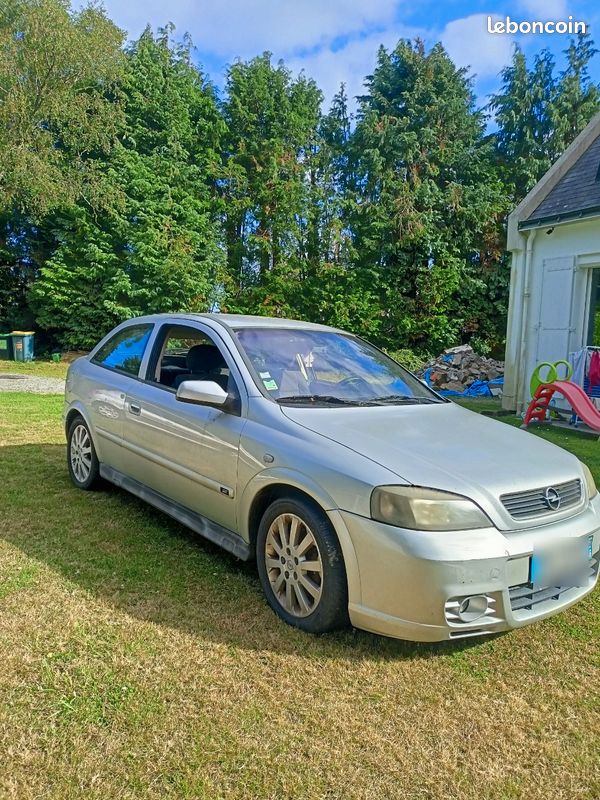 Opel Astra 2l2 DTI sport - Voitures