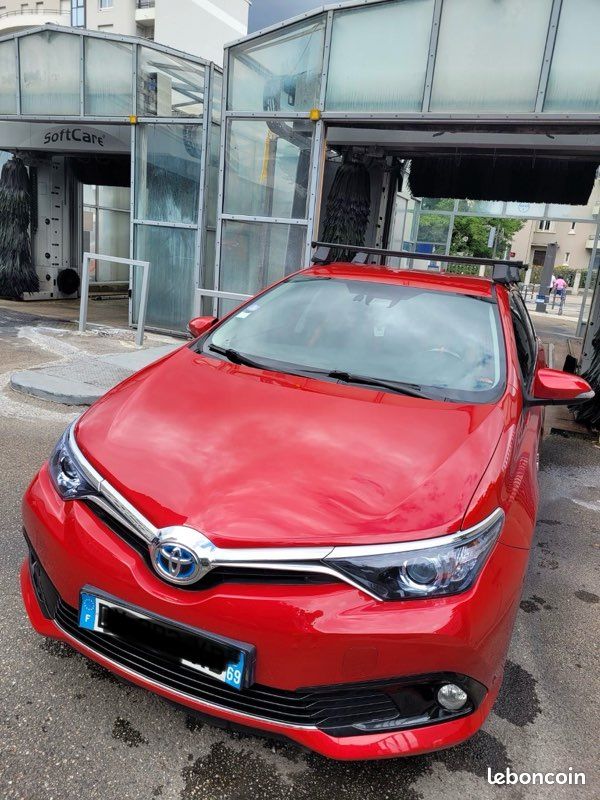 Toyota auris rouge - Voitures