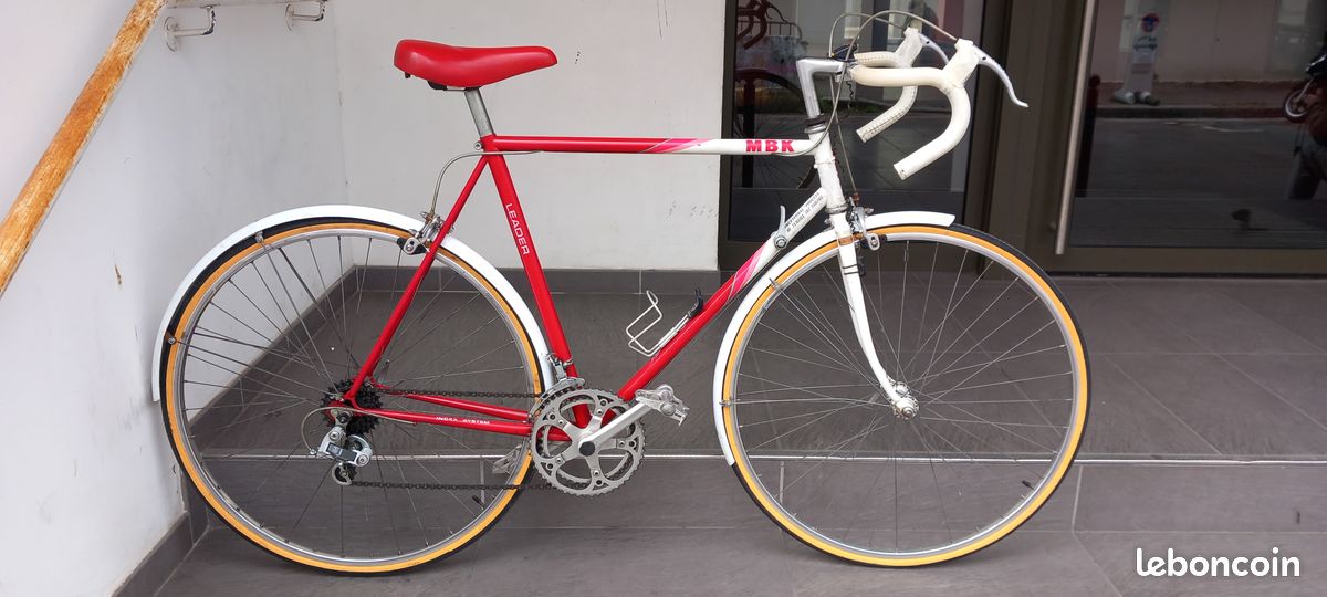 Vélo course MBK pneus neufs, aucun frais à prévoir - Vélos