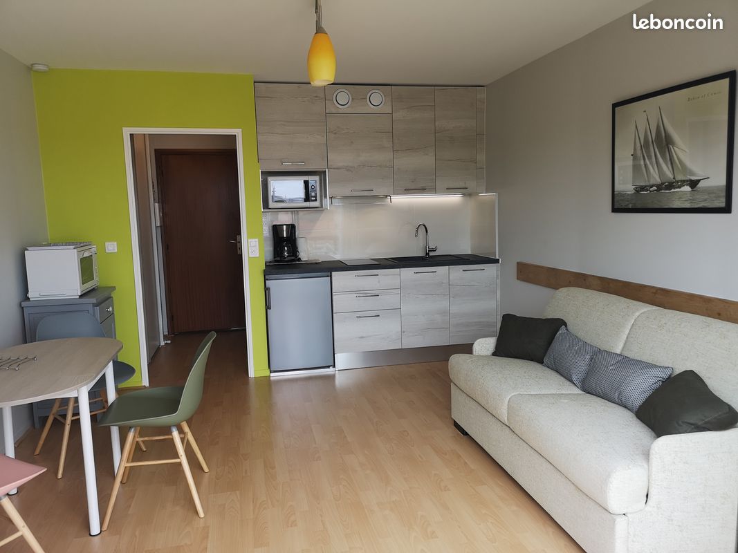 Studio très proche mer et ville à Saint Georges de Didonne. Immeuble en ...