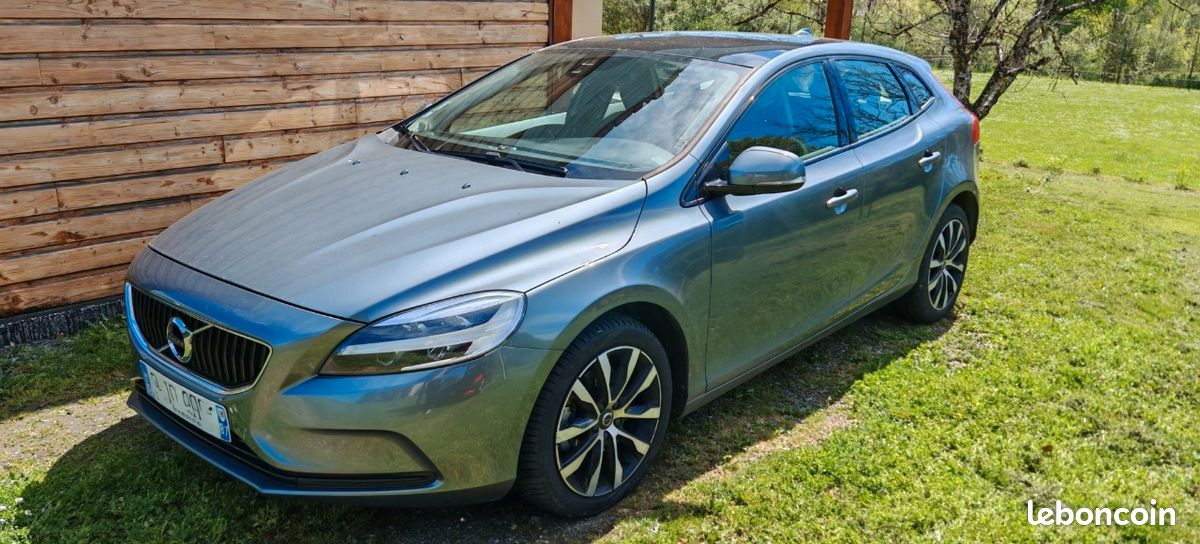 Volvo v40 t2 - Voitures