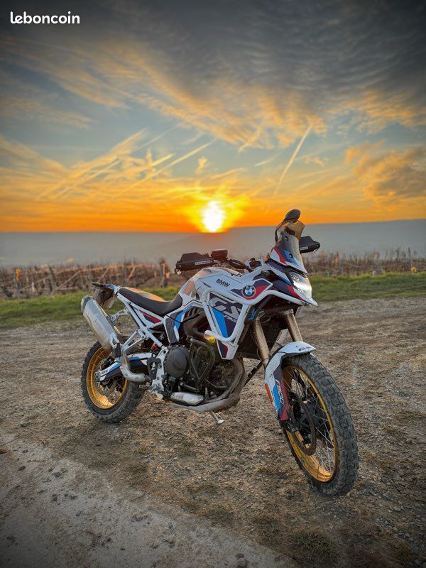 Bmw f900gs trophy - Motos