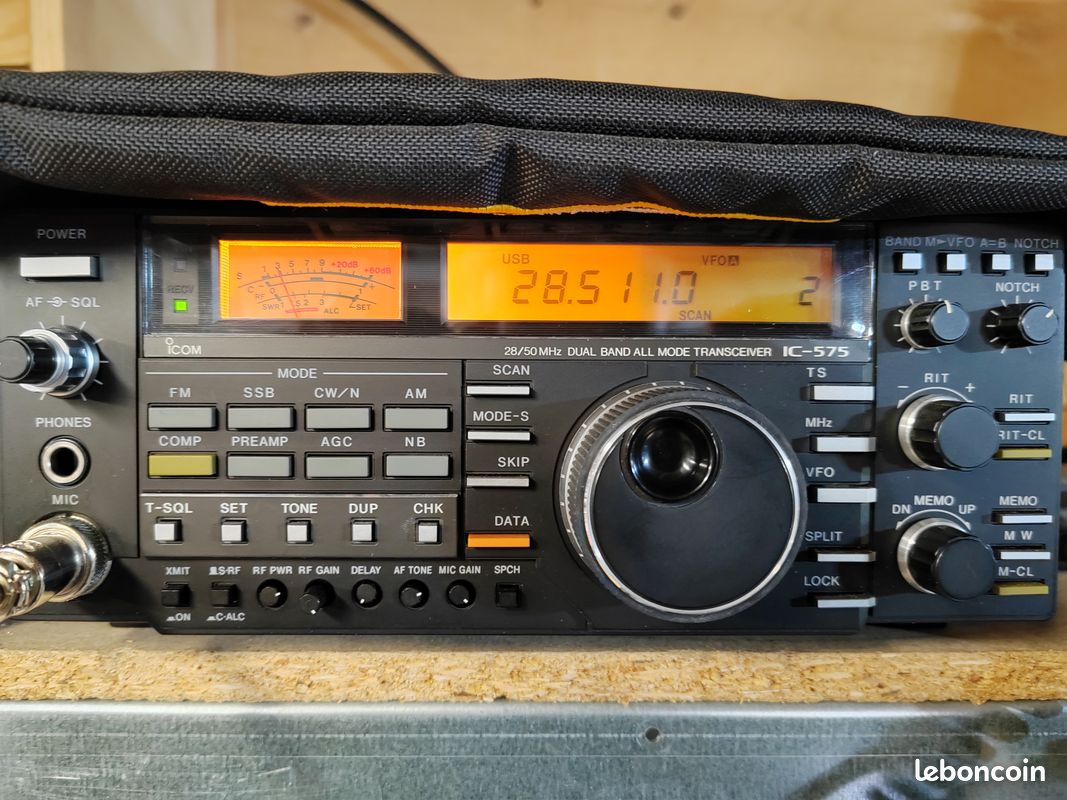 Radio ICOM -- IC-575A - Téléphones & Objets connectés